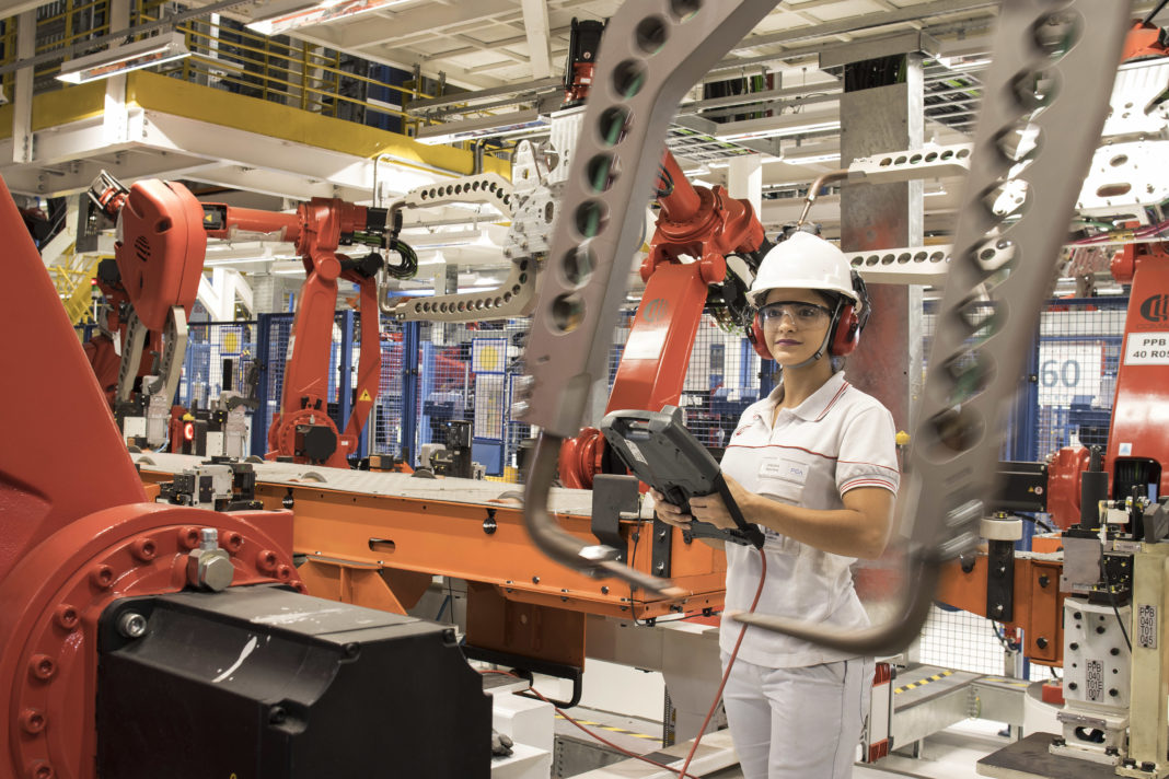 Conheça as áreas de funilaria e montagem da Stellantis em Betim, MG ...